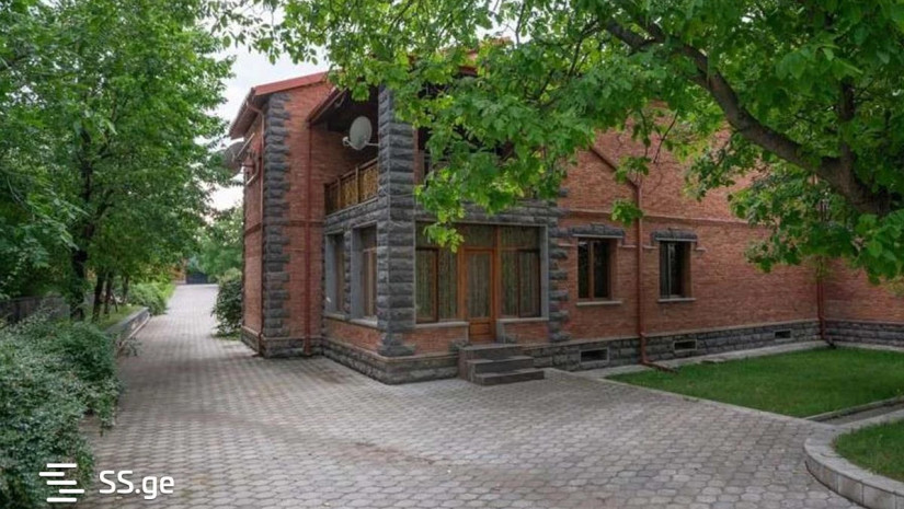 დაათვალიერეთ 8 მილიონზე მეტად შეფასებული სახლი, რომელიც საგურამოში ...