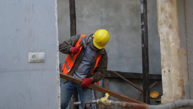 გოგოლის ქუჩა N12-ში სახლის გამაგრების სამუშაოები მიმდინარეობს