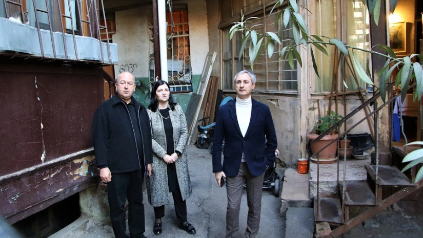 კიტა აბაშიძის N12-ში სახურავისა და კიბის რეაბილიტაცია დასრულდა