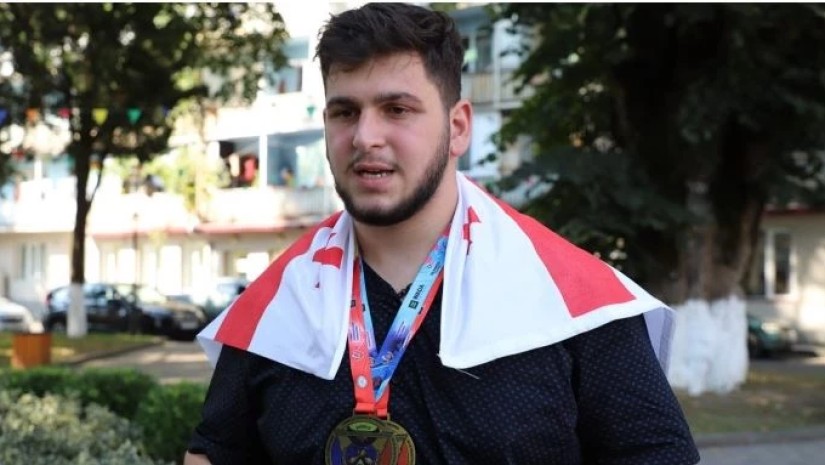 ზესტაფონელი ბექა ბოგვერაძე მსოფლიო ჩემპიონატზე მკლავჭიდში ახალგაზრდებს ...